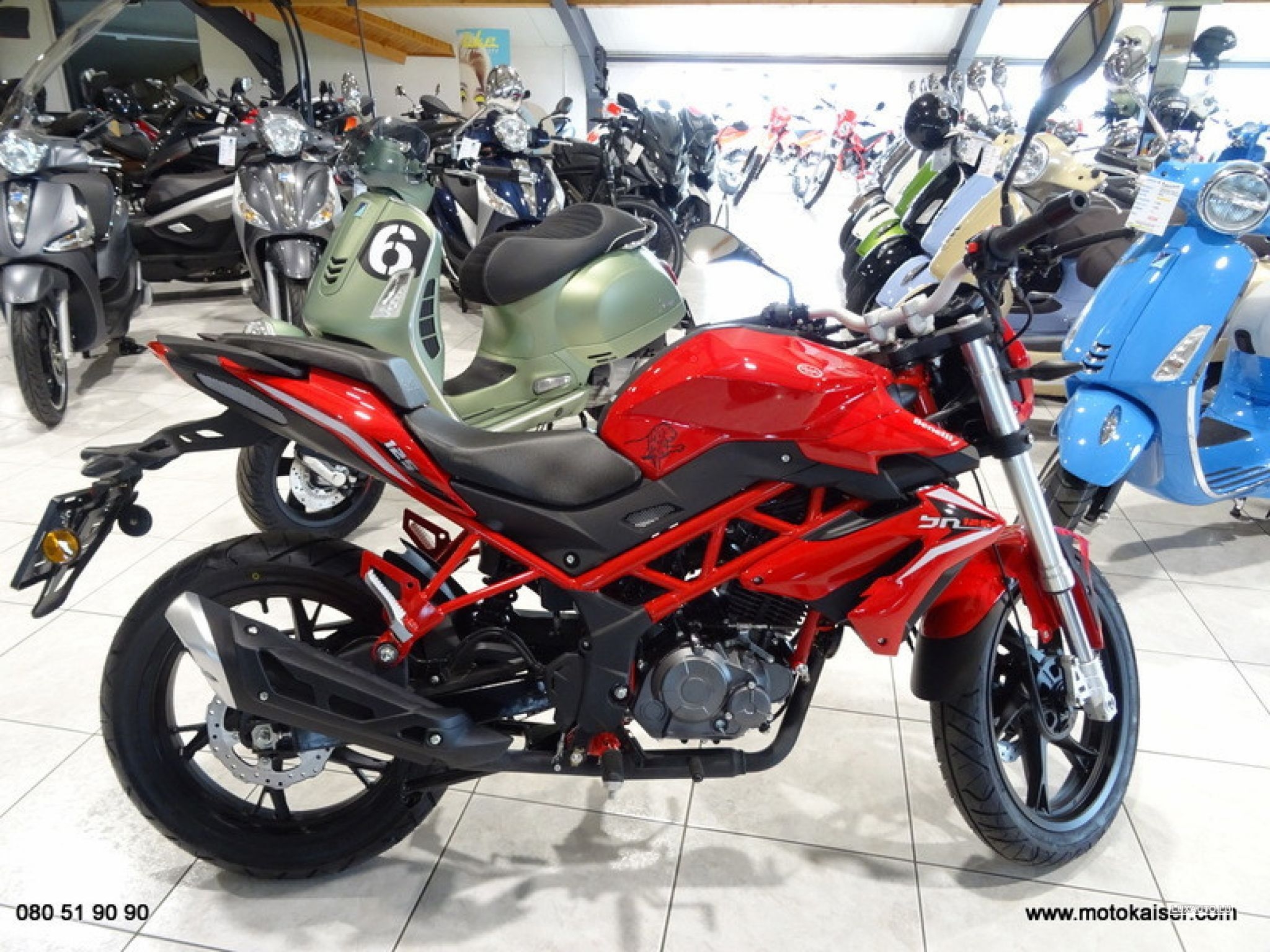 Benelli BN 125 Rouge d'occasion, moteur Essence et boite Manuelle, 2. ...