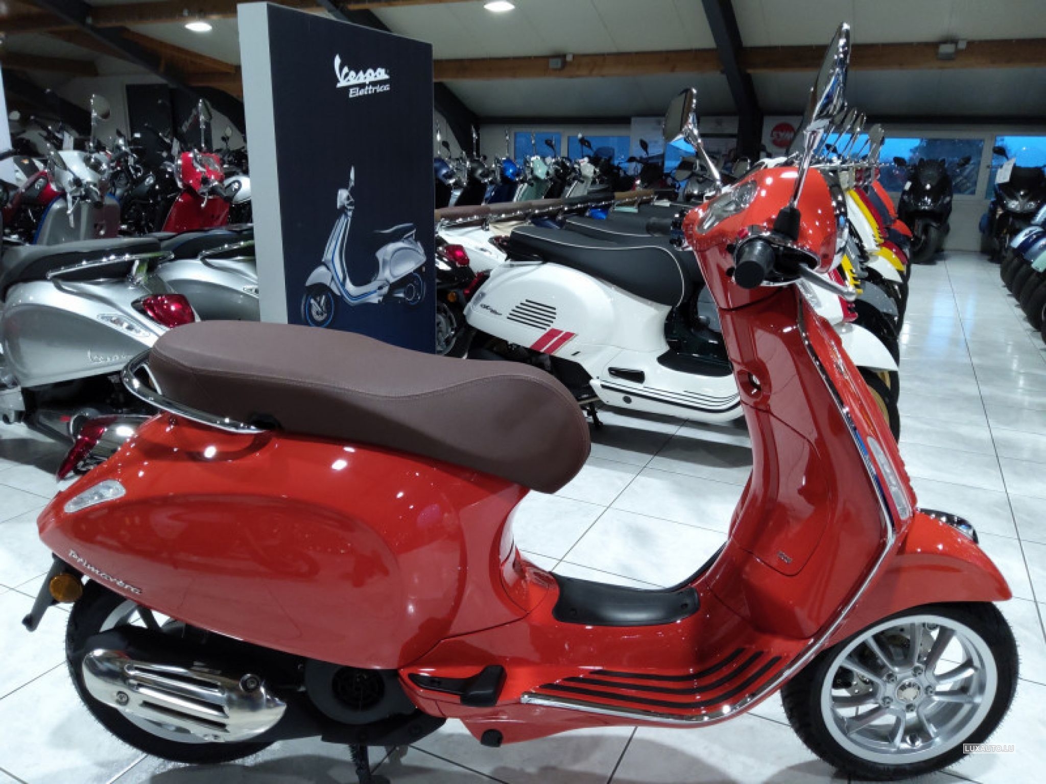 Vespa Primavera ORANGE PASTEL Orange d'occasion, moteur Essence et ...