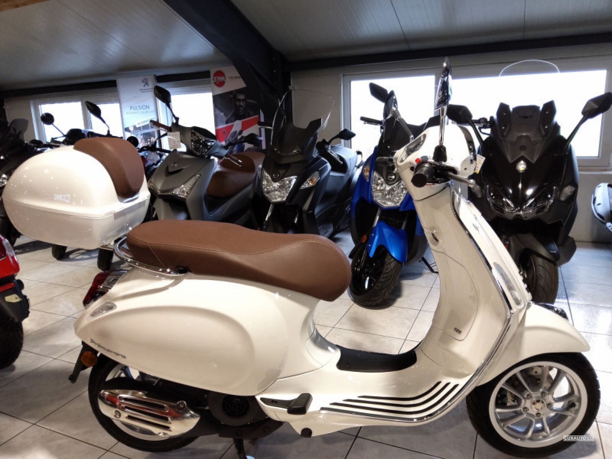 Vespa Primavera 125 ABS Weiß gebraucht, Benzin und Automatik, 4.767 € | LuxAuto.lu